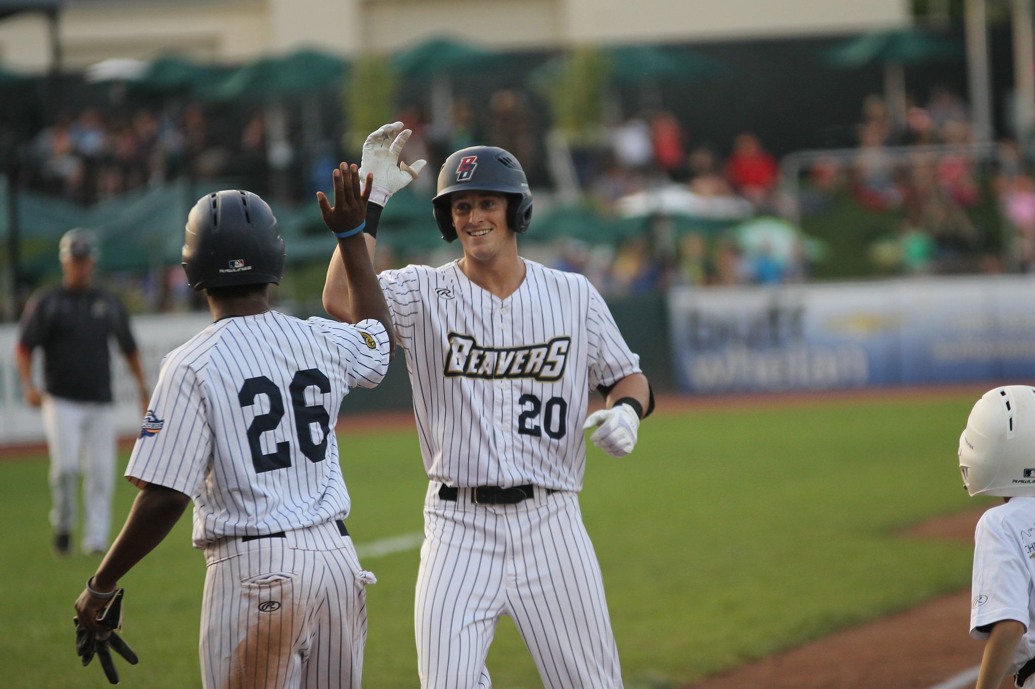 Beavers Defeat Diamond Hoppers 6-3 - USPBL