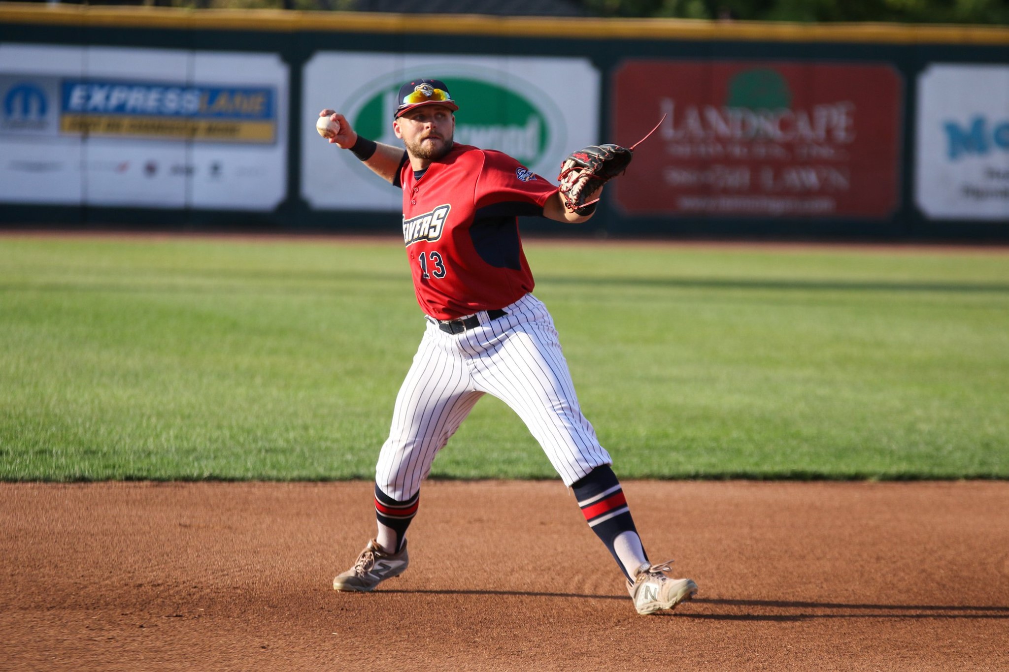 Beavers Hold Off Hoppers, 4-2 - USPBL