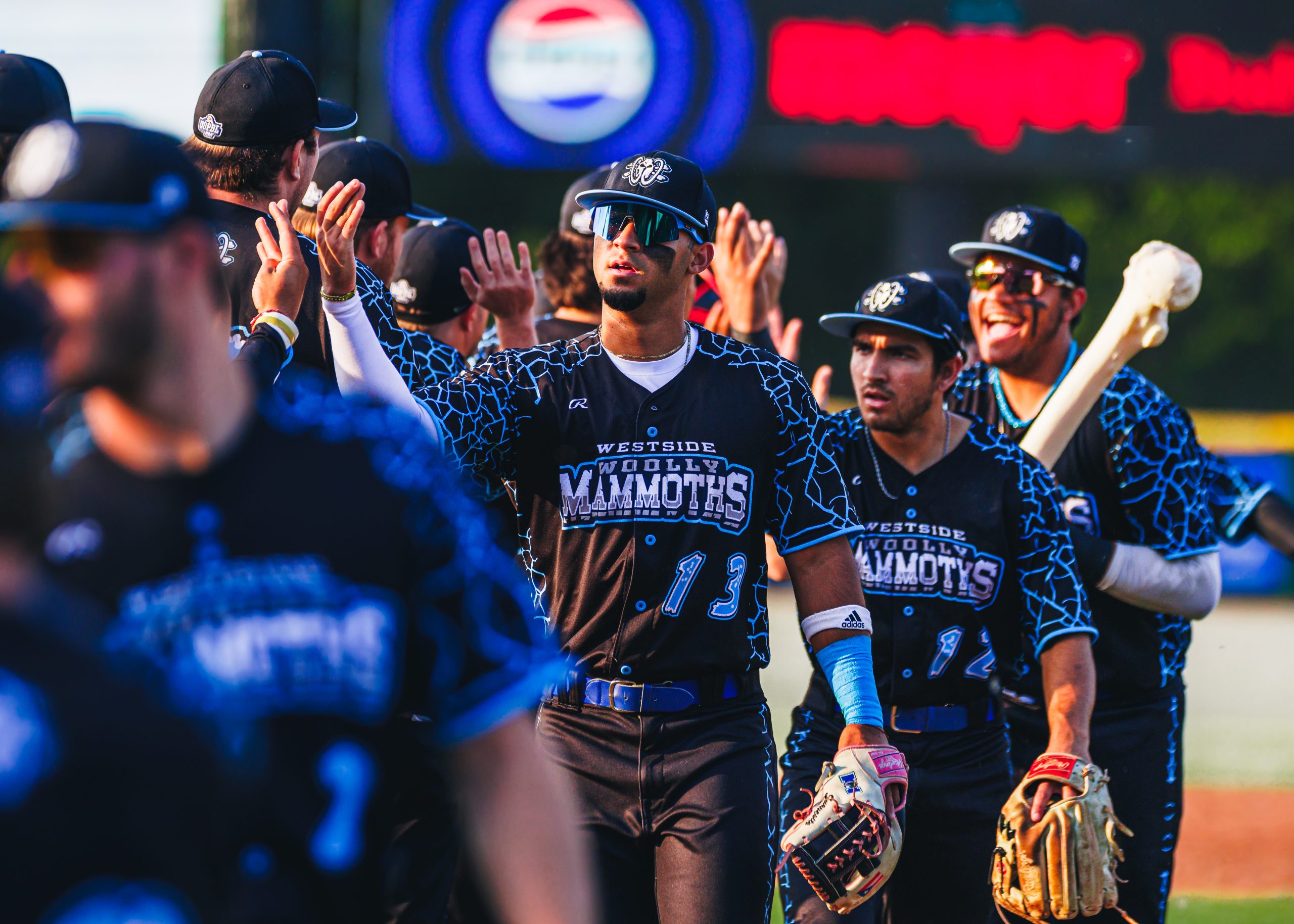 Beavers and Mammoths Split Doubleheader - USPBL